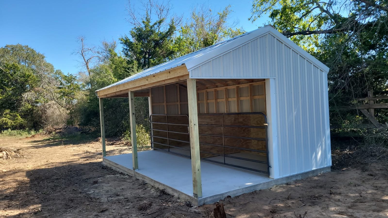 Benefits of Wolf Valley Loafing Sheds for Animal Shelters